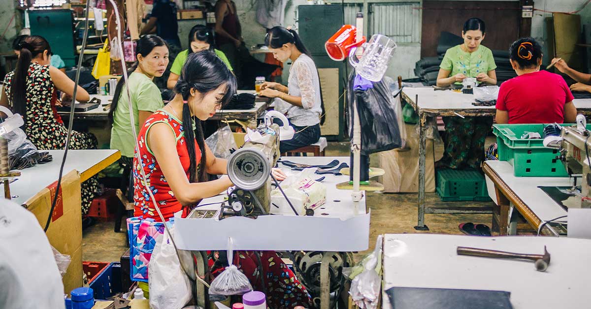 3 Top Tips to Slow Down Fast Fashion :: Social Change