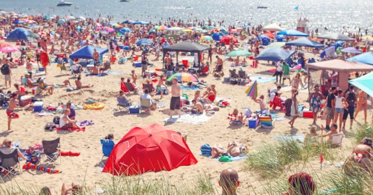 Packed beaches in a pandemic – the science that explains why :: Social ...